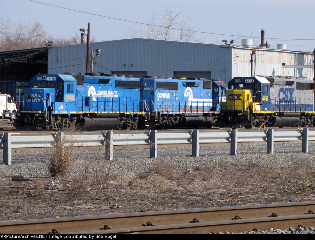 CSX 4428 and NS 3016